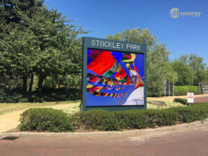 Outdoor LED Entrance Signs & Screens | LEDsynergy