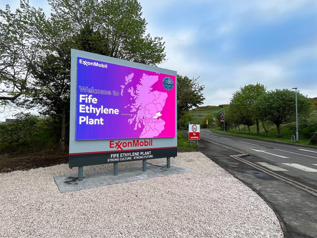 Outdoor LED Entrance Signs & Screens | LEDsynergy